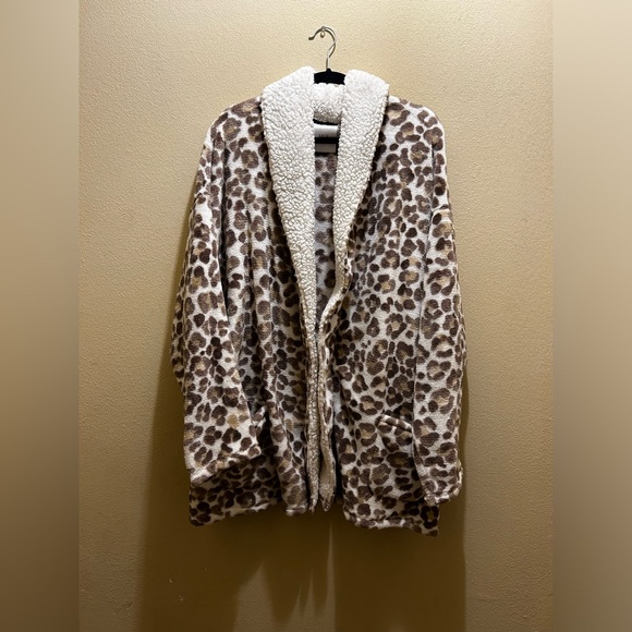 HUE | Jackets & Coats | Hue Brand Fleece Animal Print Shacket | Poshmark
